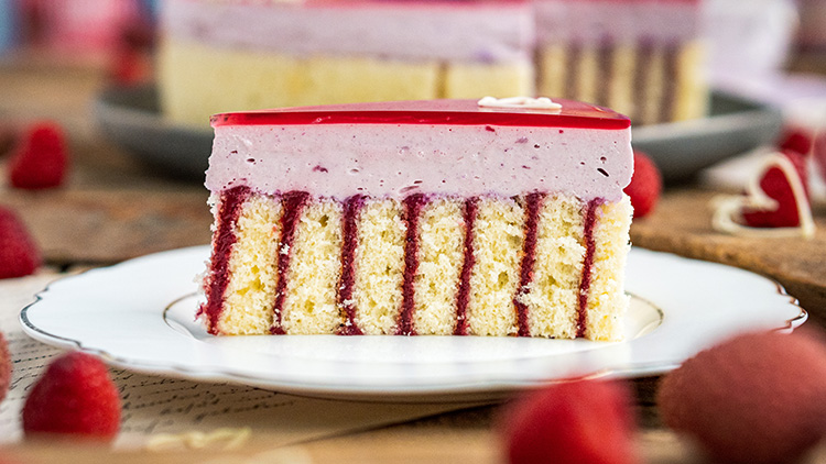 Wickeltorte mit Himbeer-Lychee-Mousse - Globus ☀ Supermarkt ⇒ Vielfalt ...