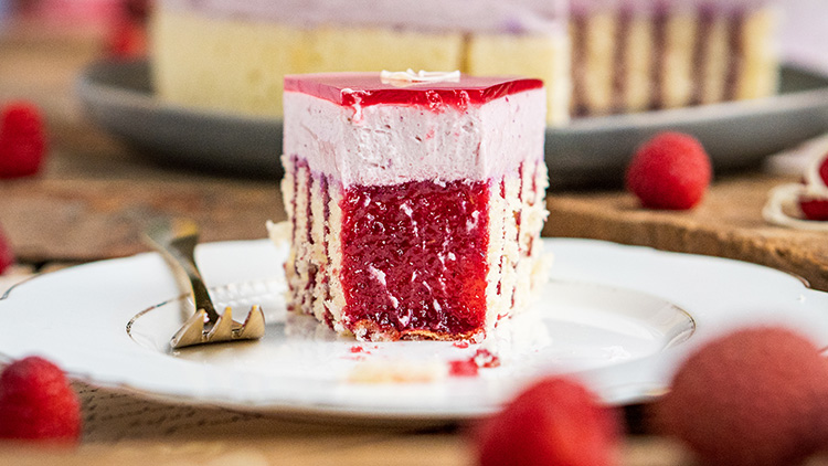 Wickeltorte mit Himbeer-Lychee-Mousse - Globus ☀ Supermarkt ⇒ Vielfalt ...